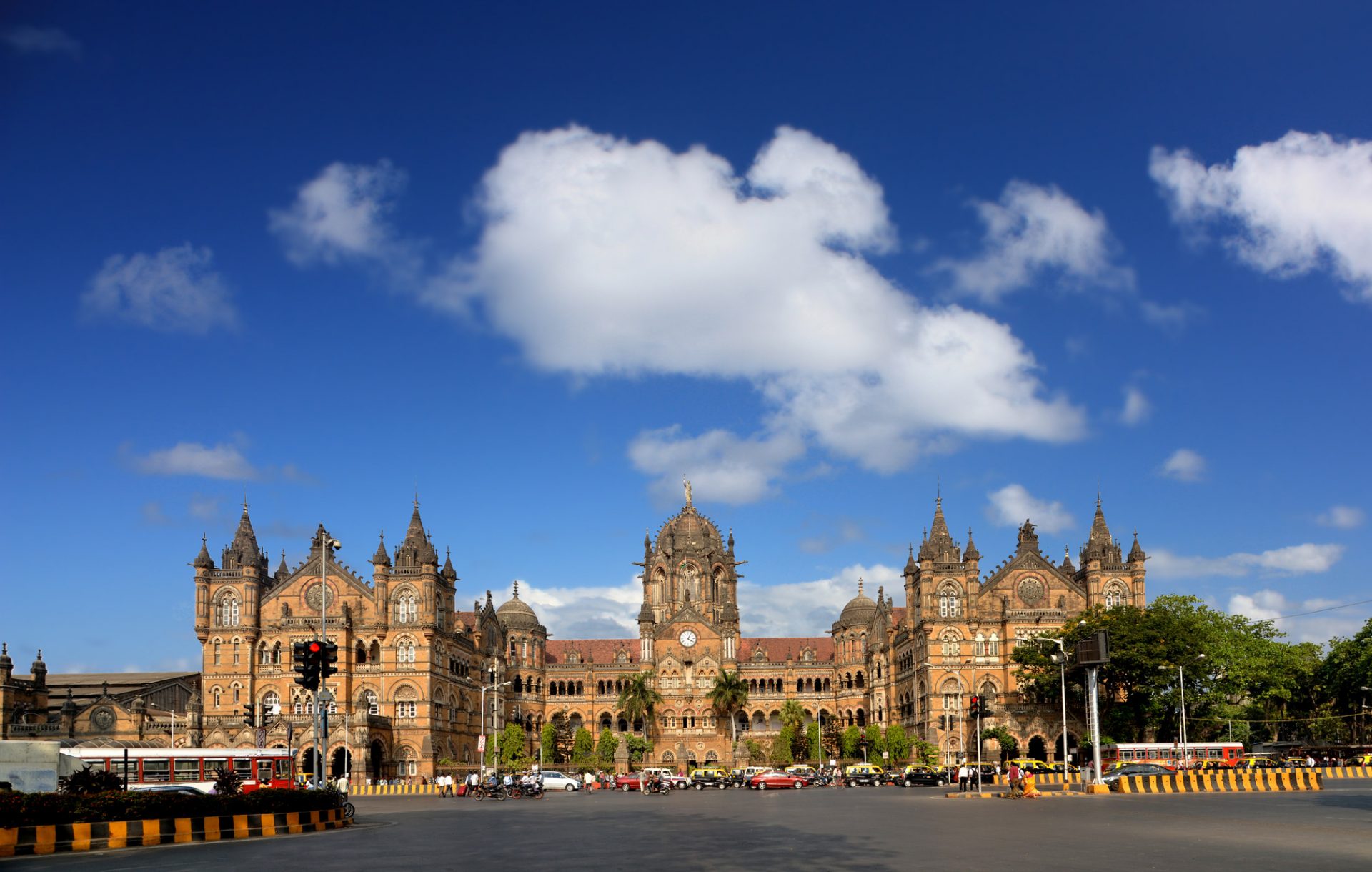 Mumbai, The Largest City in India - Travel Center Blog