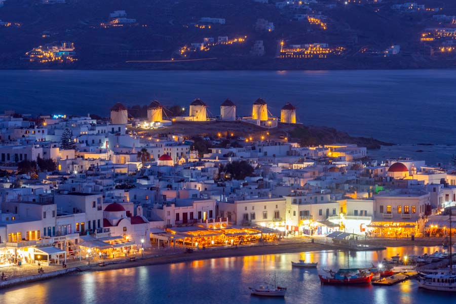 The after-dark scenes you love! Nightlife in Greece